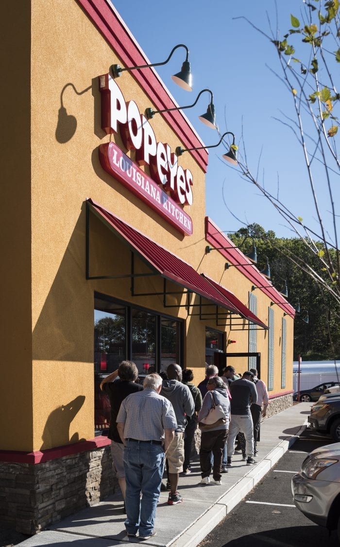 Lynners line up for a first bite at the new Popeyes - Itemlive : Itemlive