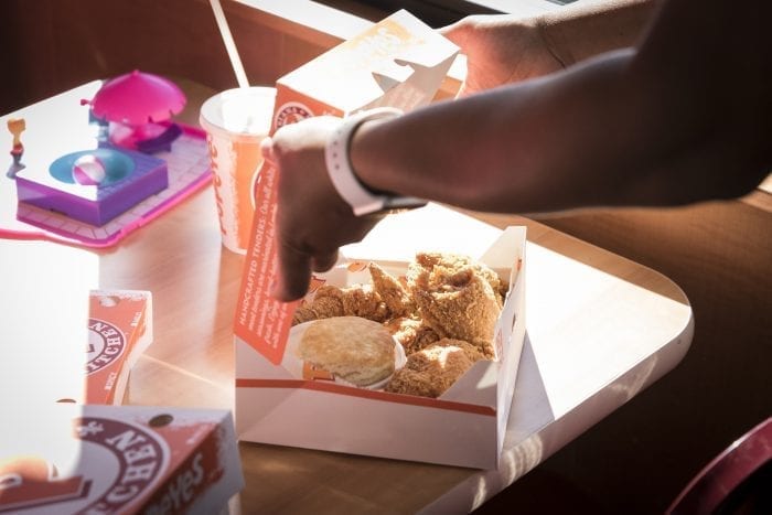 Lynners line up for a first bite at the new Popeyes - Itemlive : Itemlive