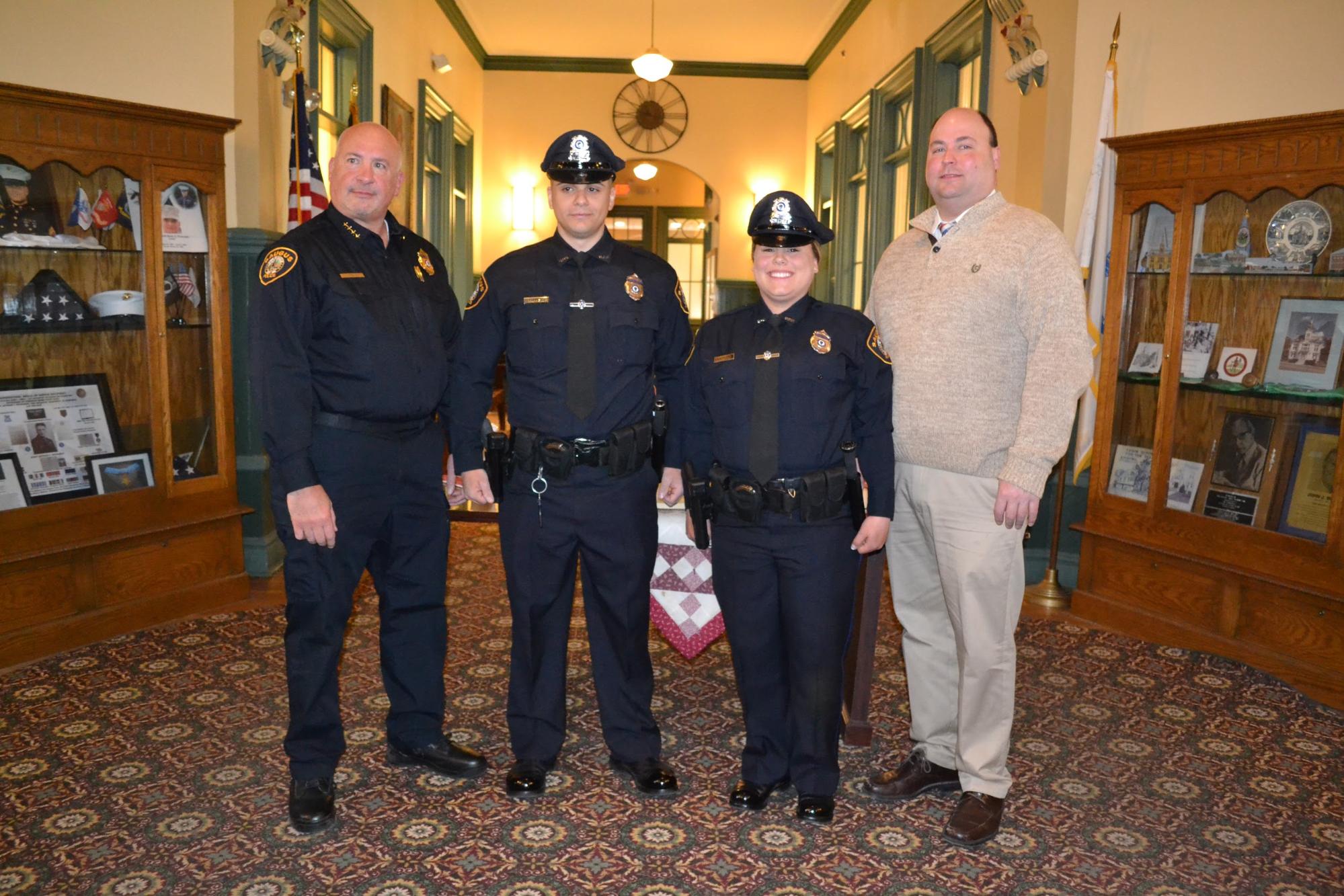 Saugus welcomes 4 new police officers to the ranks - Itemlive