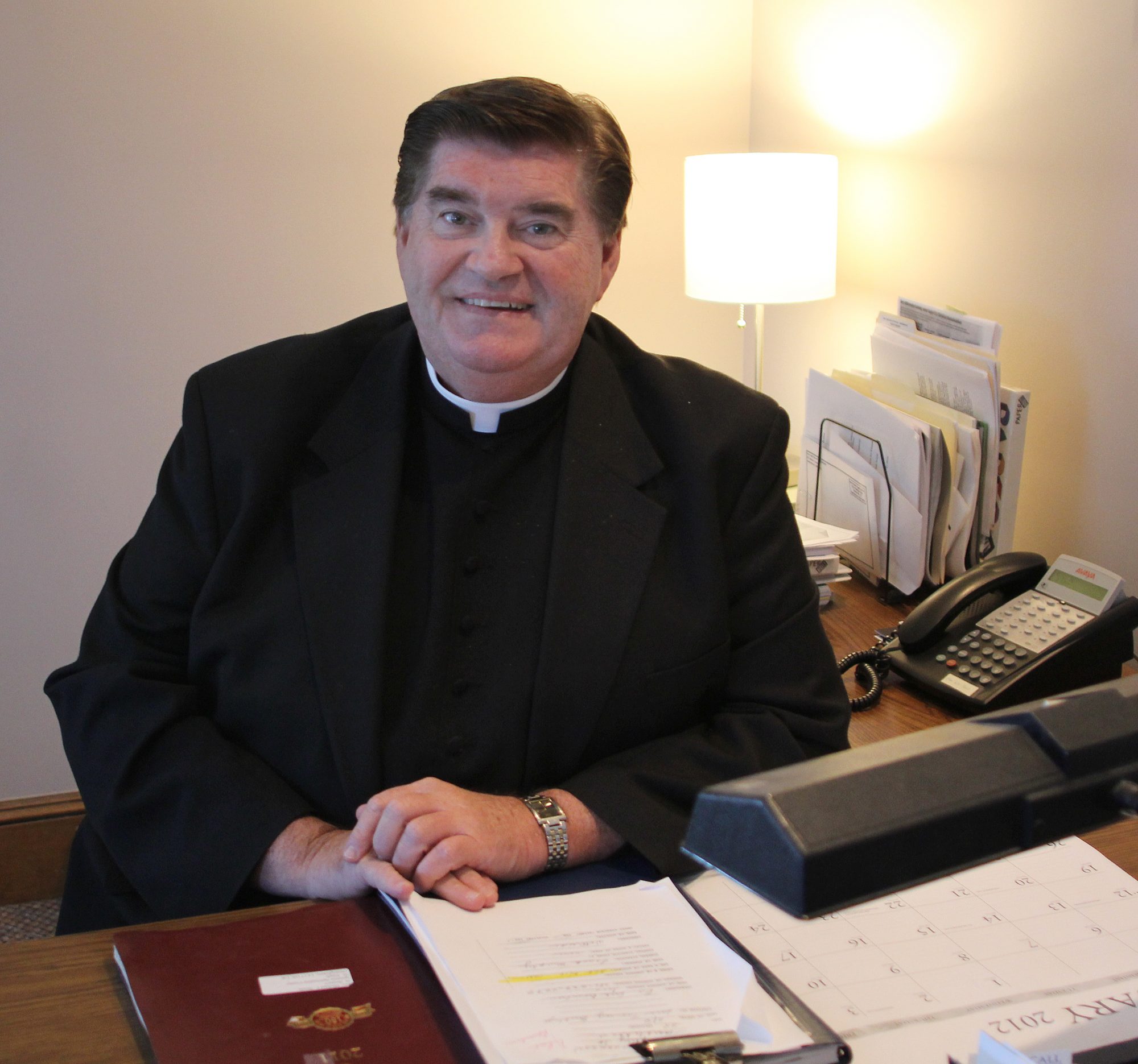 Beloved pastor bids Marblehead farewell - Itemlive