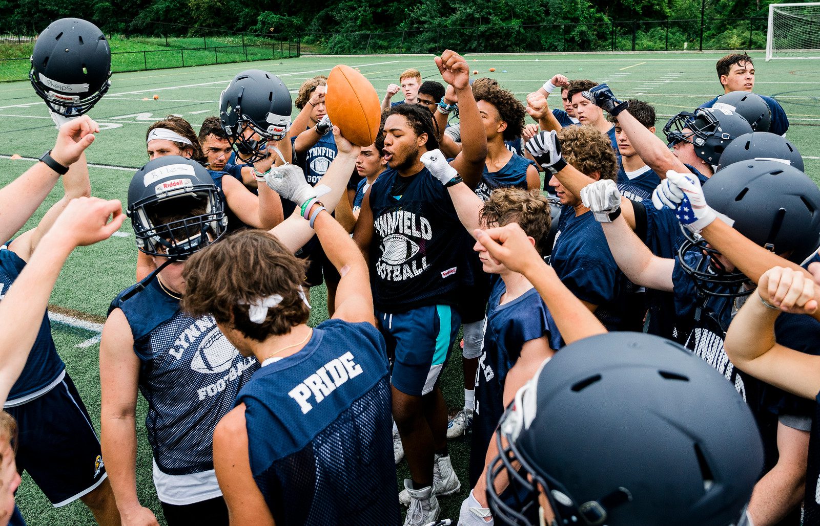 Local football teams get back to the grind - Itemlive