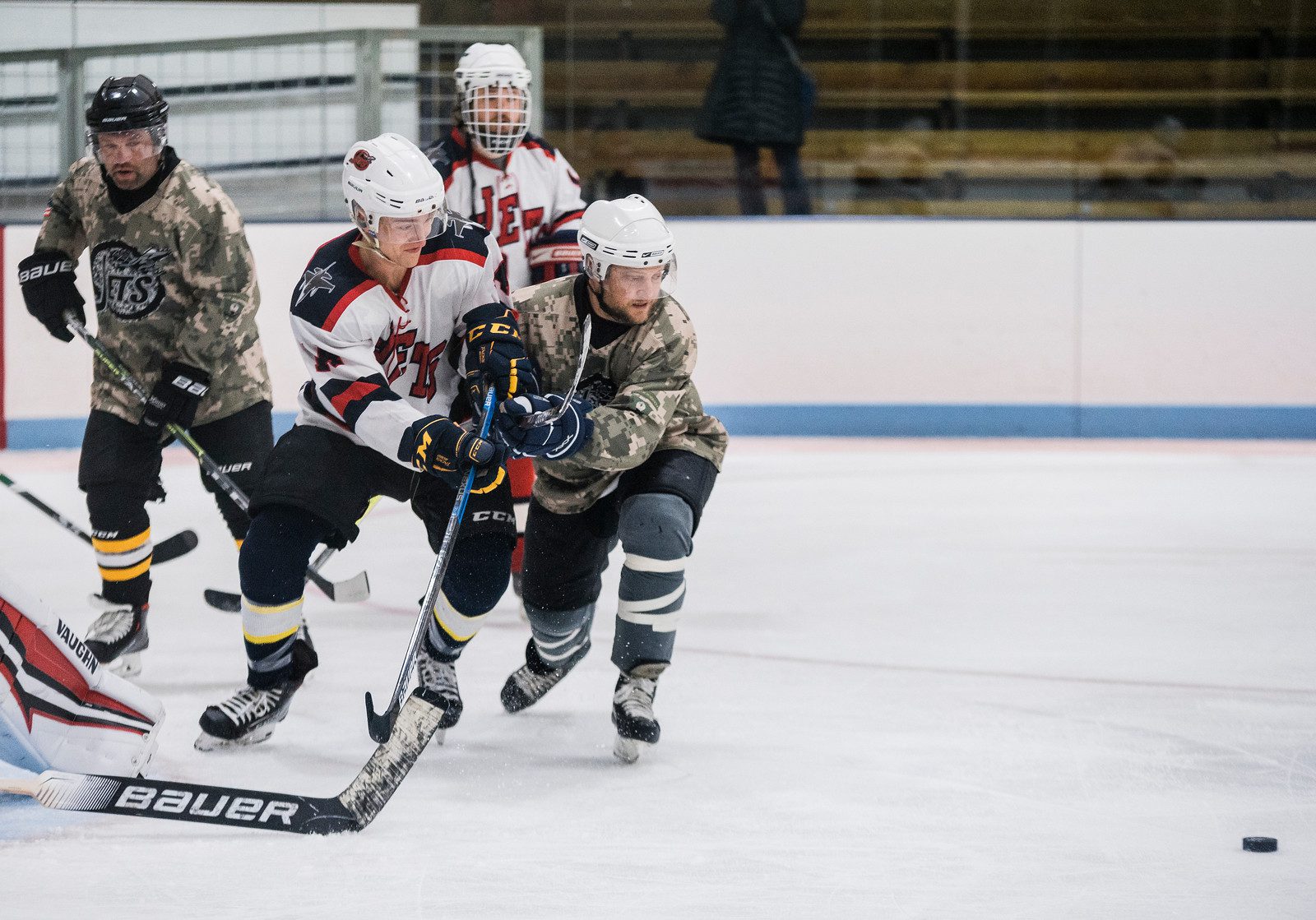 Lynn Jets hockey alumni meet for "Black Friday" game - Itemlive