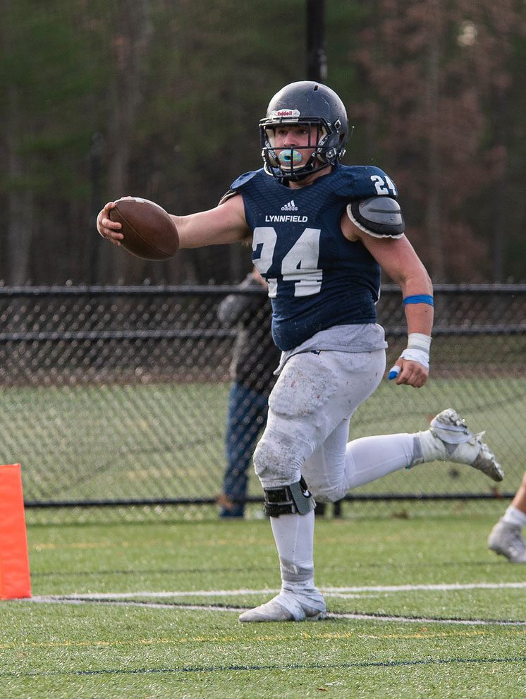 Lynnfield football loses upset bid in back-and-forth thriller - Itemlive