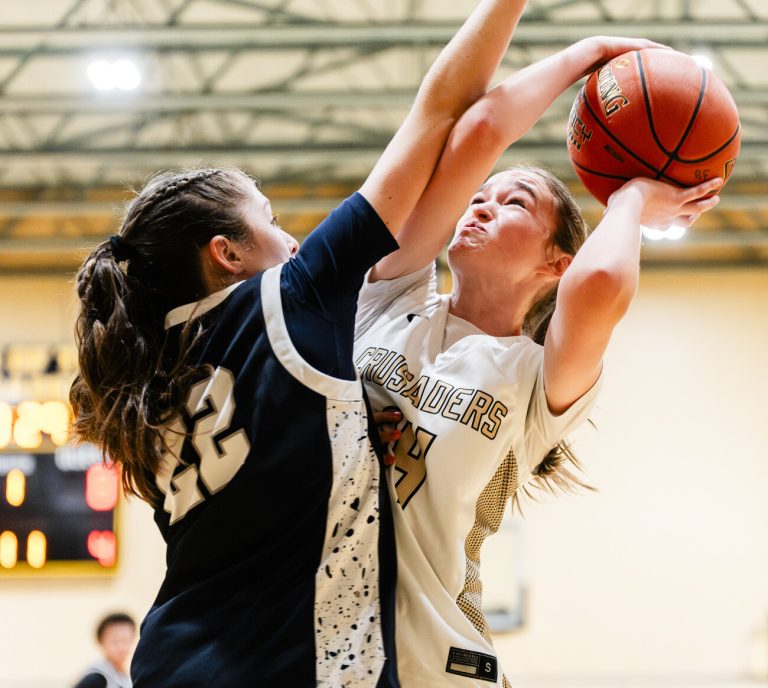 Fenwick closes strong against St. Mary’s in battle of unbeatens - Itemlive